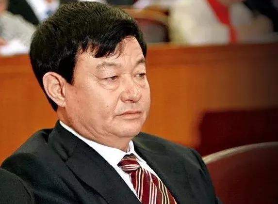 Another change!The chairman of Weigao shares resigns - iNEWS