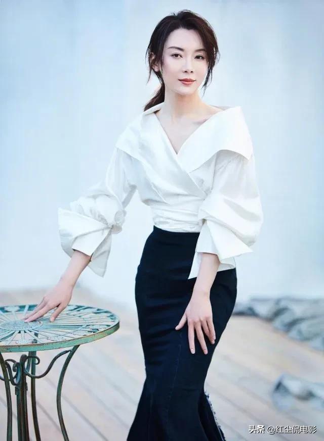 She is the queen of cheongsam and a model of elegant women praised by ...