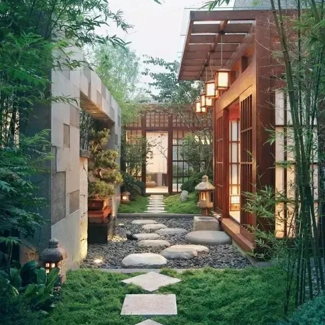 Courtyard paving: creative paving design for private courtyards, both ...