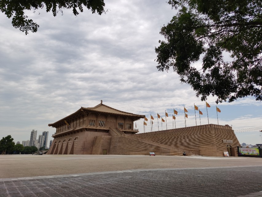 Xi'an Complex: Mingde Gate, Suzaku Gate and Danfeng Gate, the highest ...