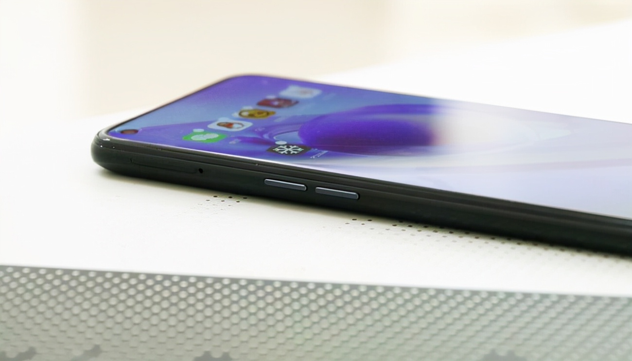 Why are the curved screen phones rotten on the street, but many people ...