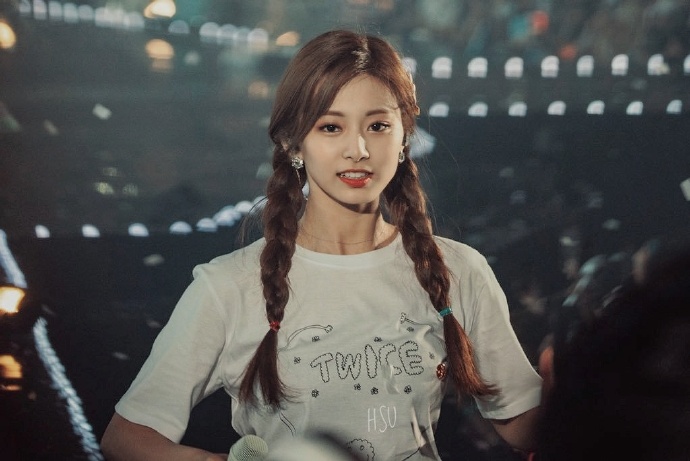 Eating a wave of Yan/TWICE girl group Tzuyu/Zhou Ziyu is so beautiful ...