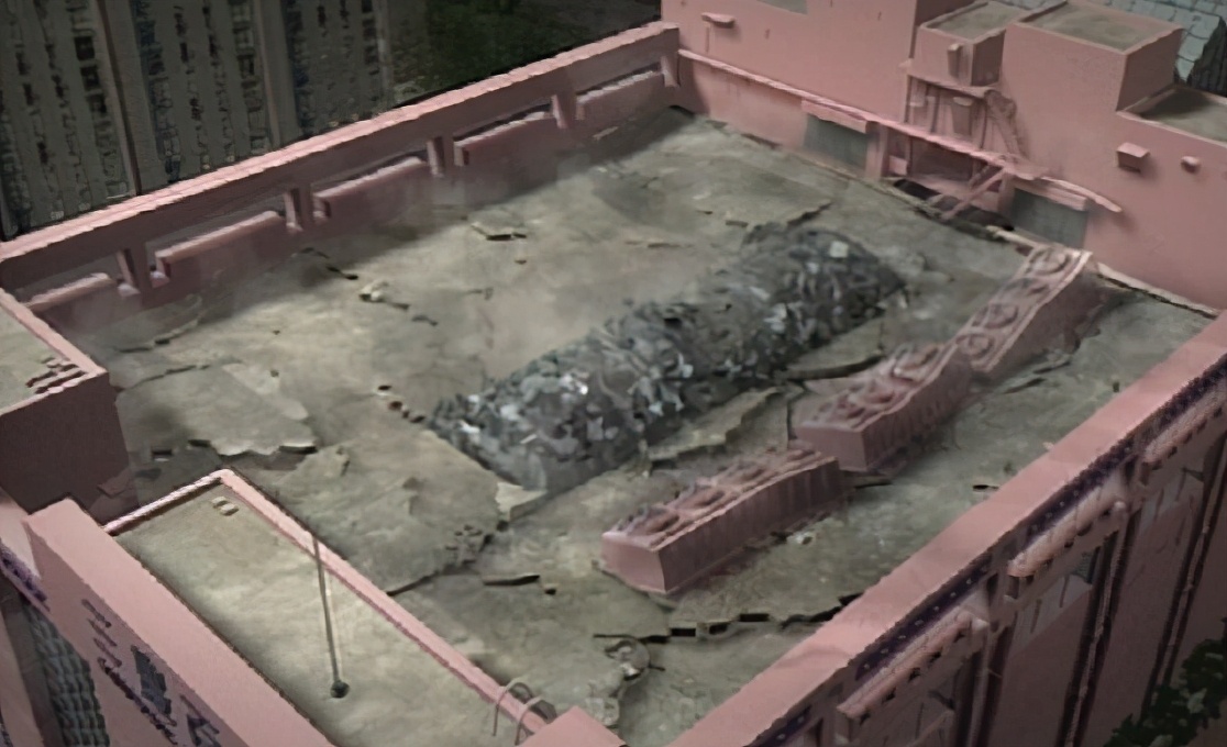 The department store that was overwhelmed by air-conditioning collapsed ...