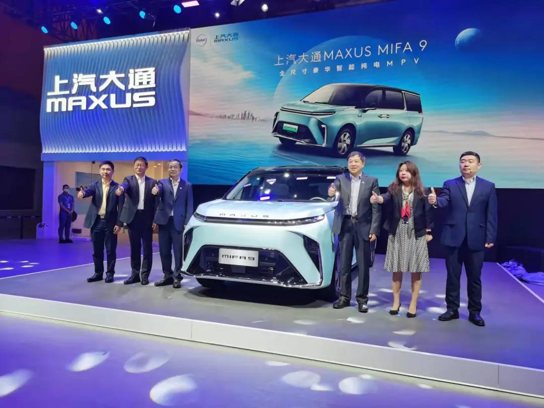 Follow the president to visit the auto show-Zhiji L7 opened the door ...