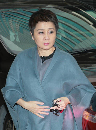 Liang Anqi: 39 years younger than the king of gambling, from dance ...