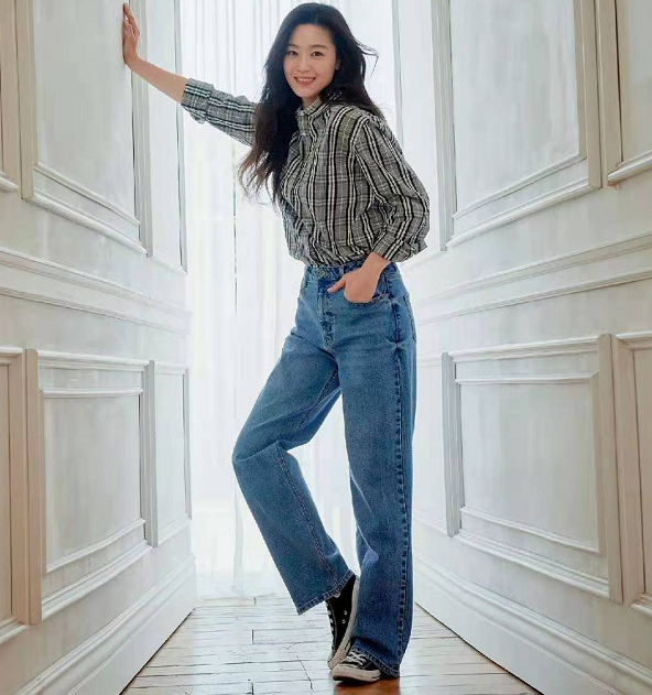 39-year-old Jun Ji-hyun's new pictorial exposed! Show your figure in a ...