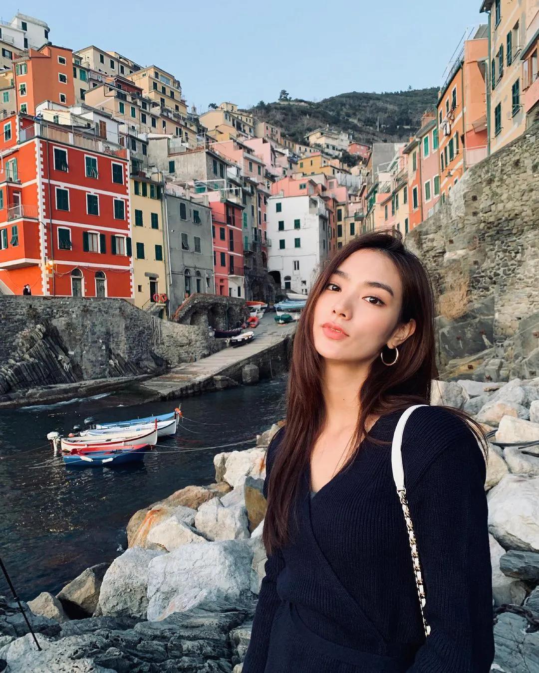 South Korean beauty model Ji Soo 지수, should thank the girl Zhu Ji Ji ...