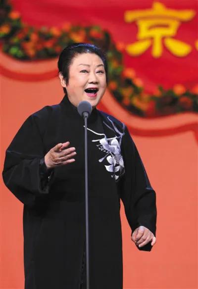 Several famous masters in Peking opera circles: Xin Yanqiu, Li Shiji ...