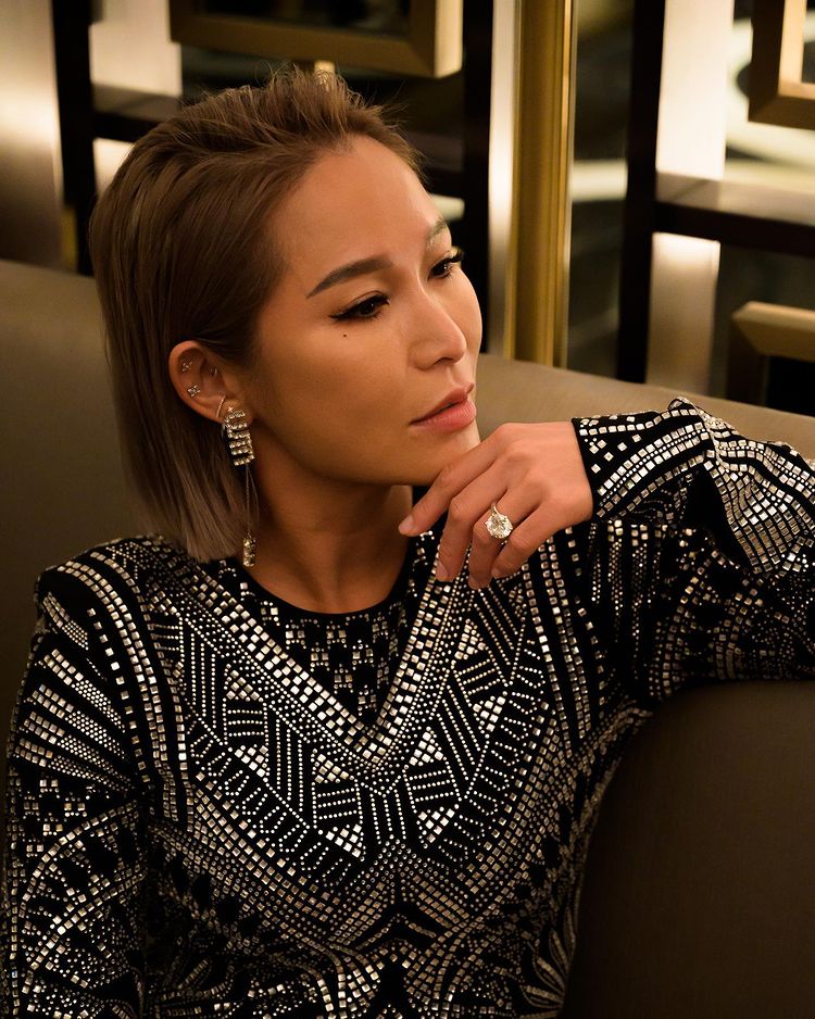 Xi Mi Sao wears a giant diamond ring to celebrate her birthday: the ...