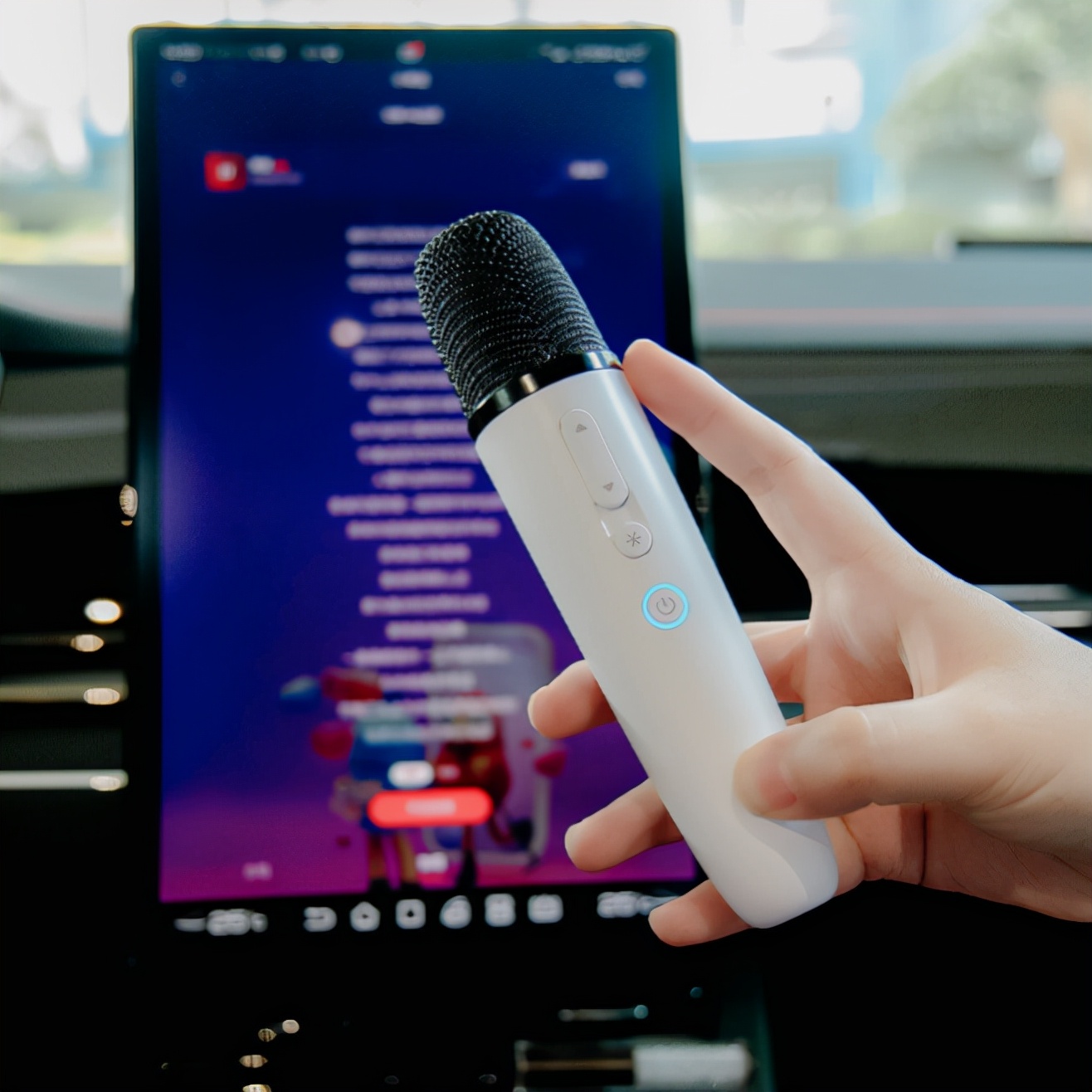Want to karaoke?boarding!BYD DiLink exclusive microphone gives you a ...