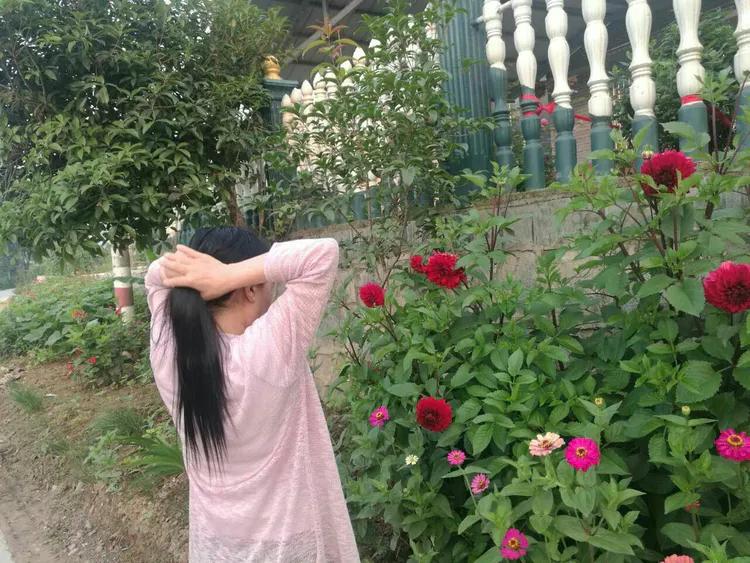 Will the wind remember that flower? The fragrance-the beautiful scenery ...