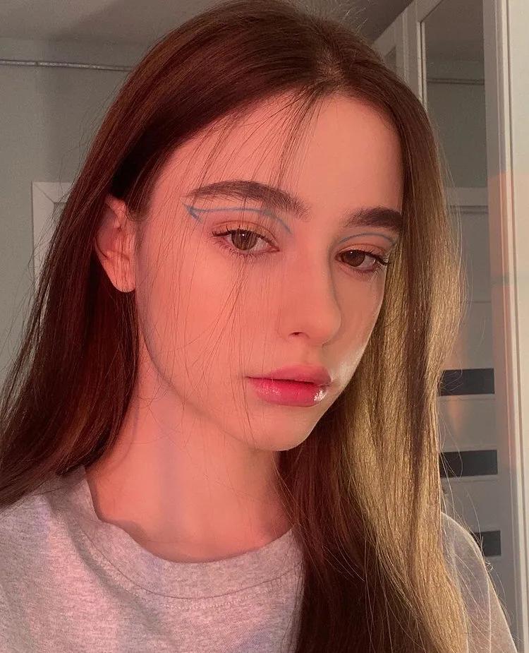 Russian model Dasha Taran - iNEWS