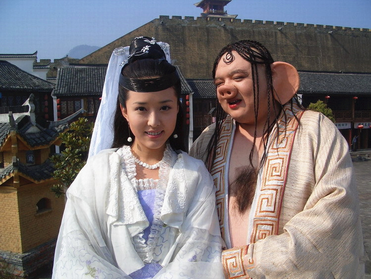 Marshal Tianpeng is in charge of 100,000 heavenly soldiers anyway, and Chang'e is just a dancing ...