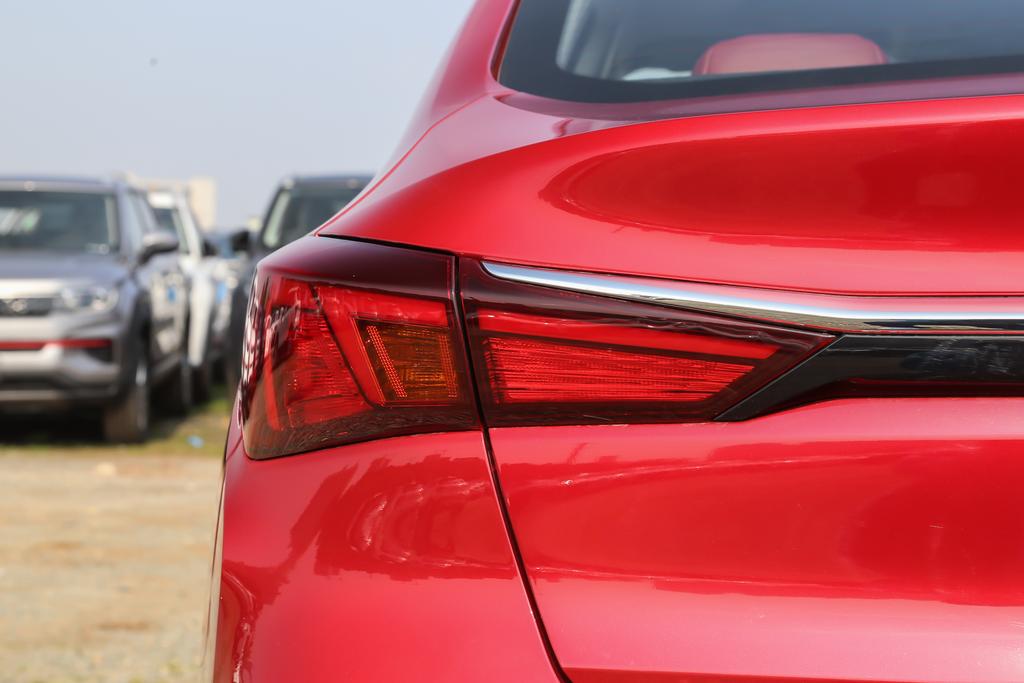 Yidong PLUS new A+ class sedan - iNEWS