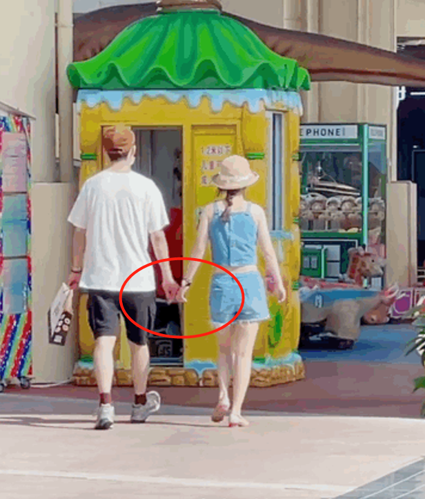 Zhang Yujian took his wife and daughter on a trip, Wu Qian dressed ...