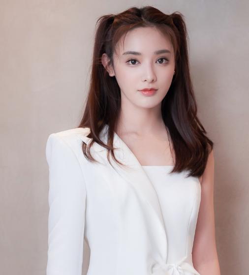 Remember the "Xiao Feng" in "East Palace"?She changed her face again, this time she became "Shen ...