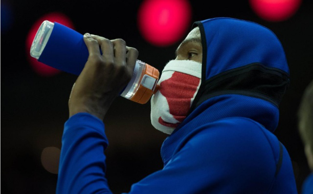 How do NBA giants drink water? Obang drinks mineral water as oral ...