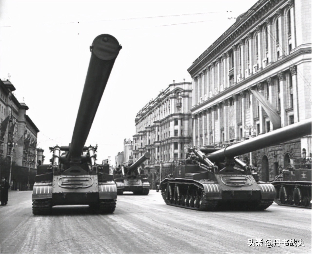 Soviet 2B1 "Oka" heavy self-propelled artillery, only 4 strategic-level ...