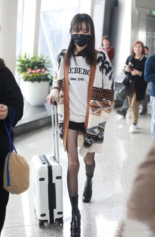 How amazing is Zheng Shuang's figure? Obviously, this leg is too eye ...