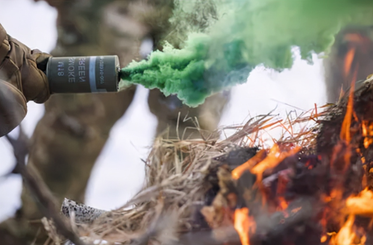 The enemy throws the flash bomb over, is it all right if you turn your ...