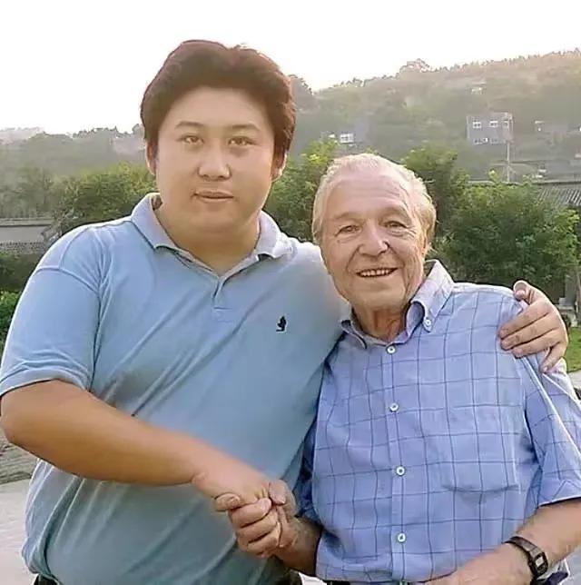In 2008, a Chinese young man brought his landlord back to his hometown ...