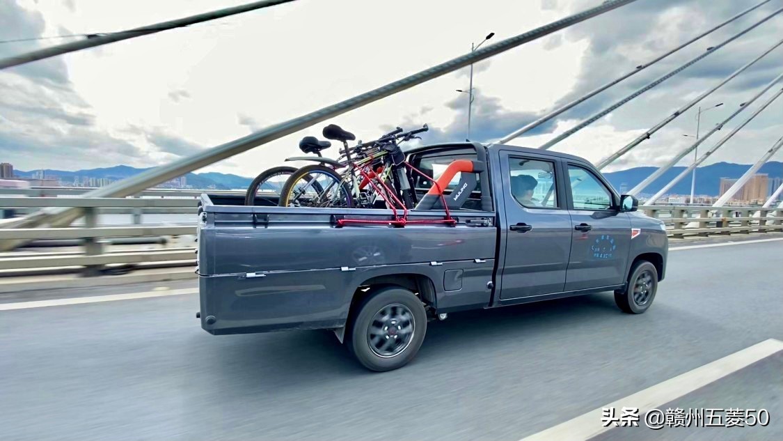 The full-flat cargo compartment is very convenient, and it has strong ...