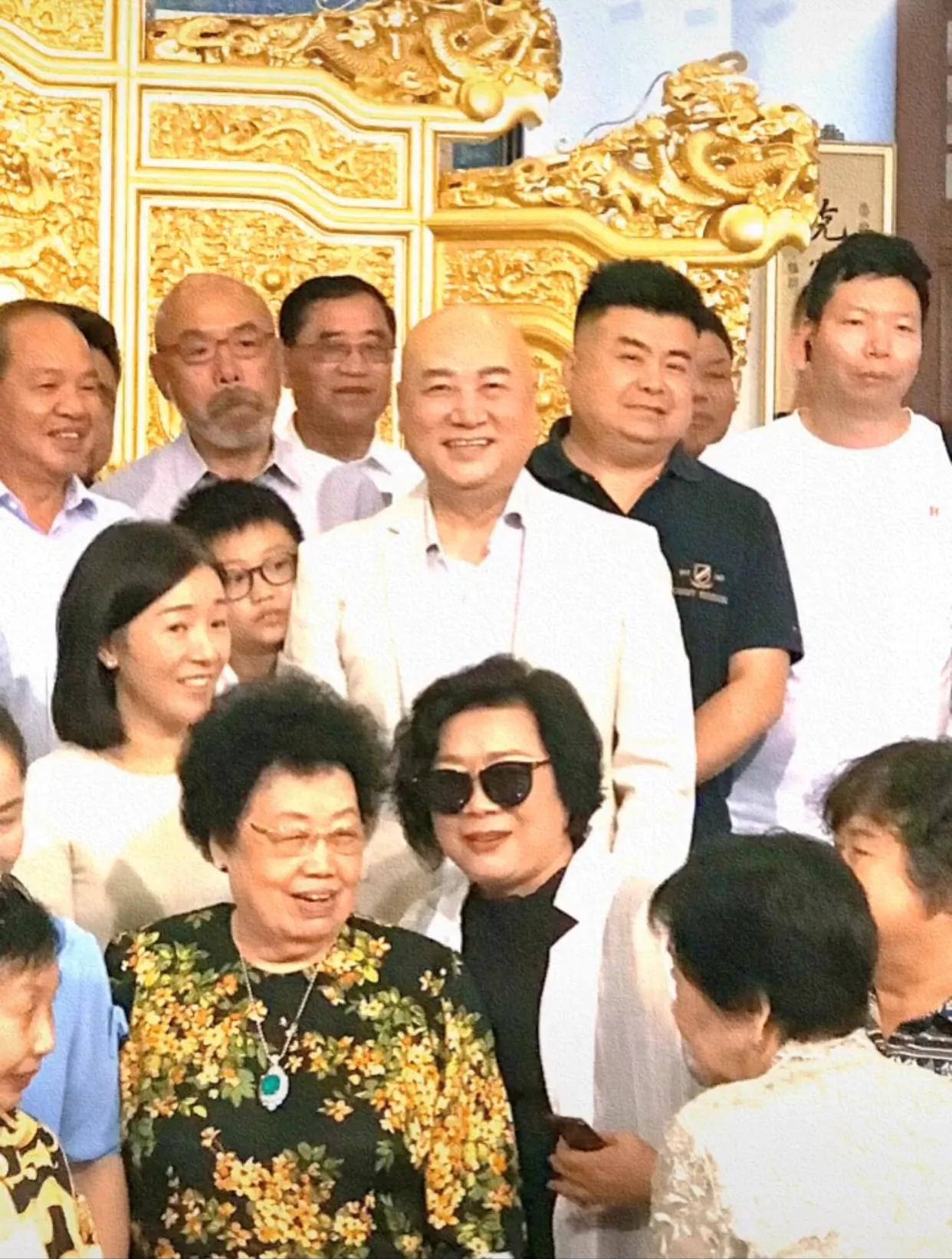 Chi Zhongrui and Chen Lihua have been married for 28 years, and the ...