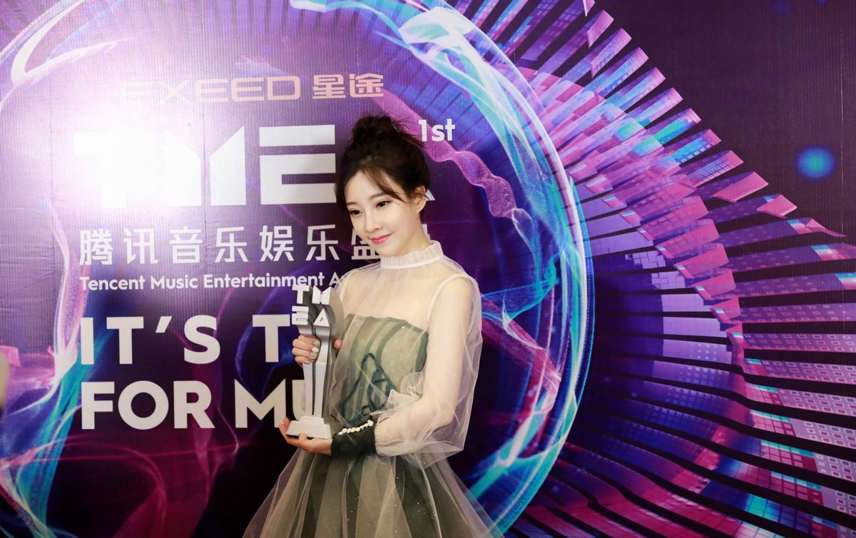 Wu Qixian spoke highly of her!Singer Feng Timo became famous and his ...