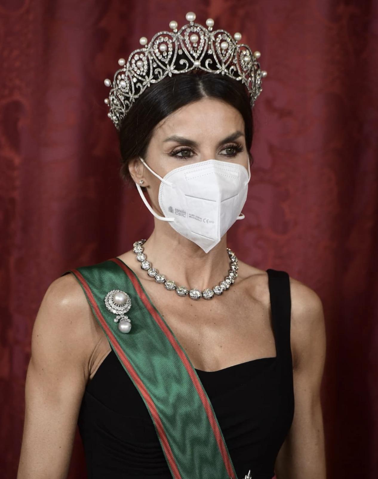 Queen Letizia of Spain wore a magnificent crown and attended the dinner ...