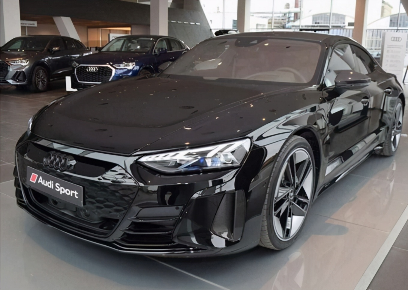 Audi pure electric coupe exposed!Closed grille + slip-back shape ...