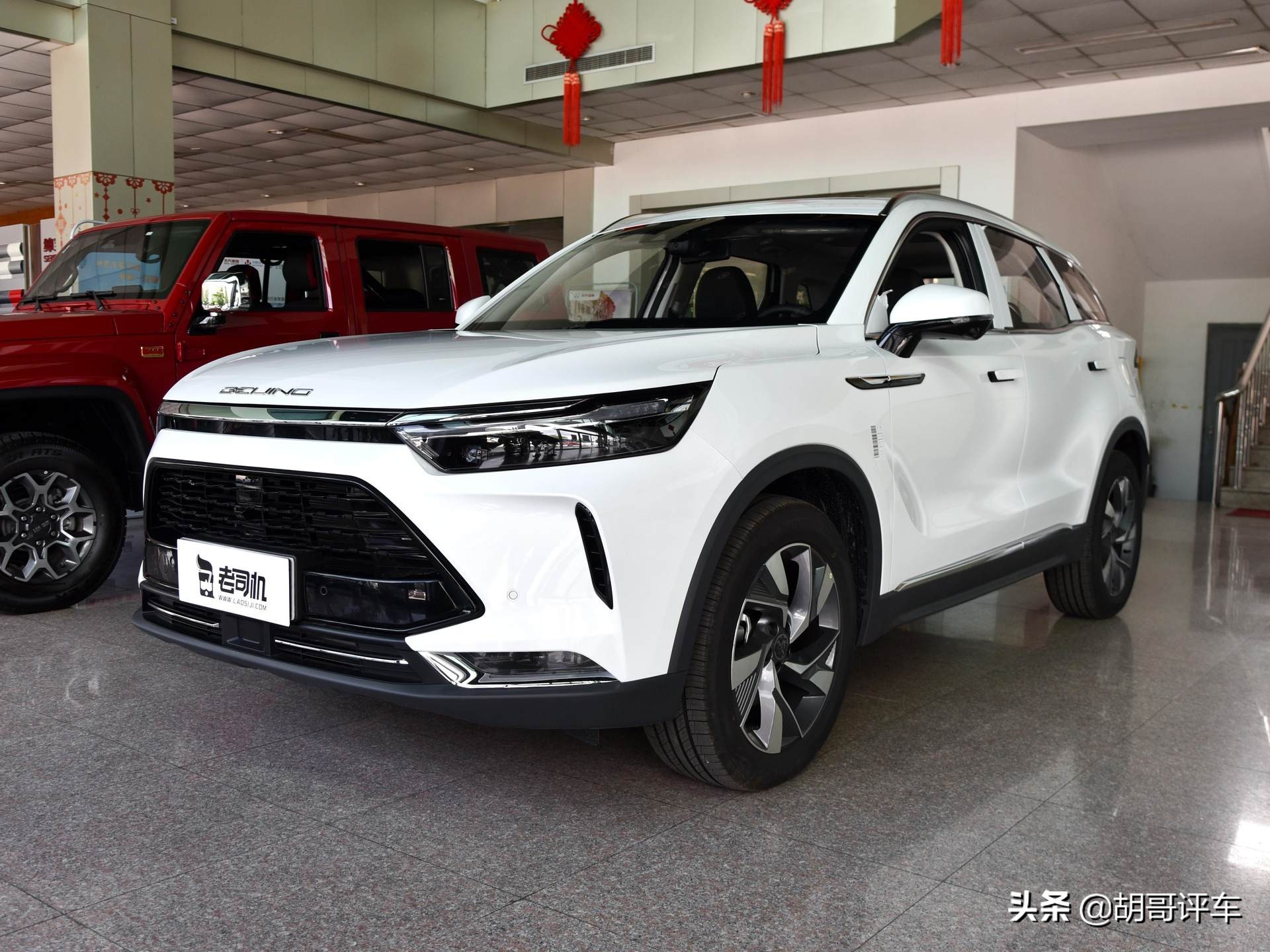 The compact SUV has a wheelbase of 2800mm, showing you the BEIJING X7 - iNEWS