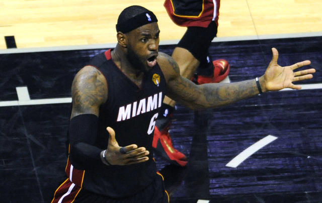 Analysis: LeBron James's hand spreading action and Jordan's hand ...