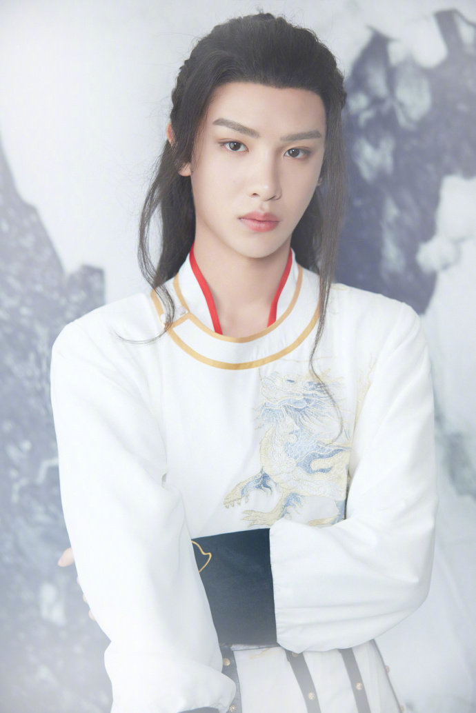 When 30-year-old Xiao Zhan and 19-year-old Huang Minghao wore ancient ...