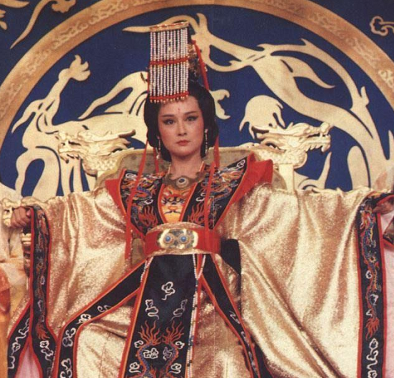 Also a 40-year-old acting girl, Pan Yingzi's Wu Zetian is very ...