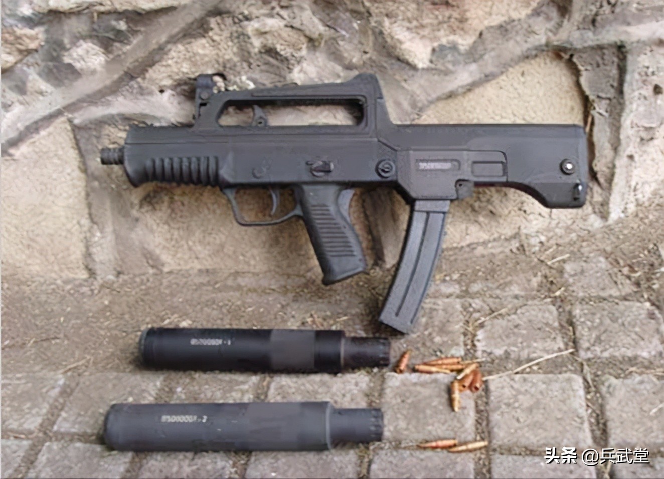 Is the domestic QCQ171 submachine gun finalized?The tactical rail is ...