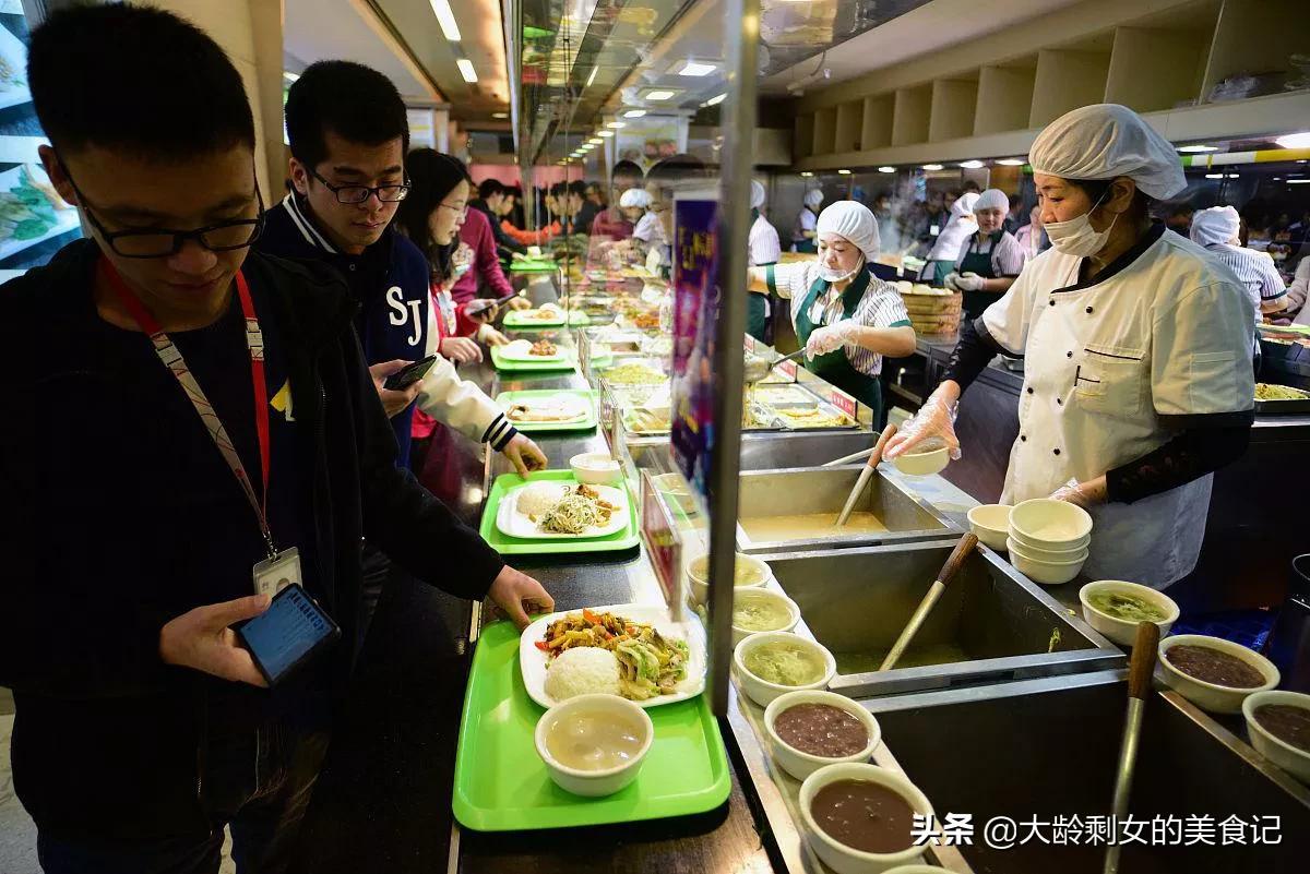 The food in the Huawei staff canteen is delicious and cheap at the ...