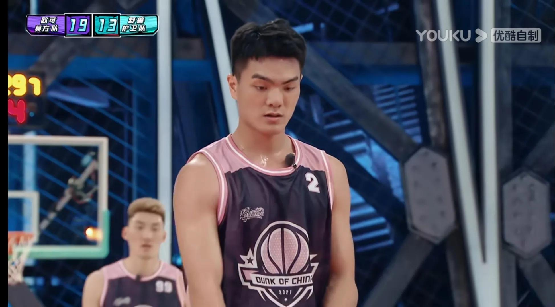 Li Yiyang is really strong!Playing CUBA and top street players is like ...