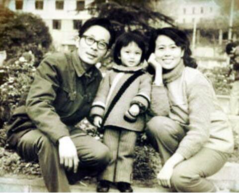 Yang Ruoxi: At the age of 18, he chased after Liu Wei, who was 23 years ...