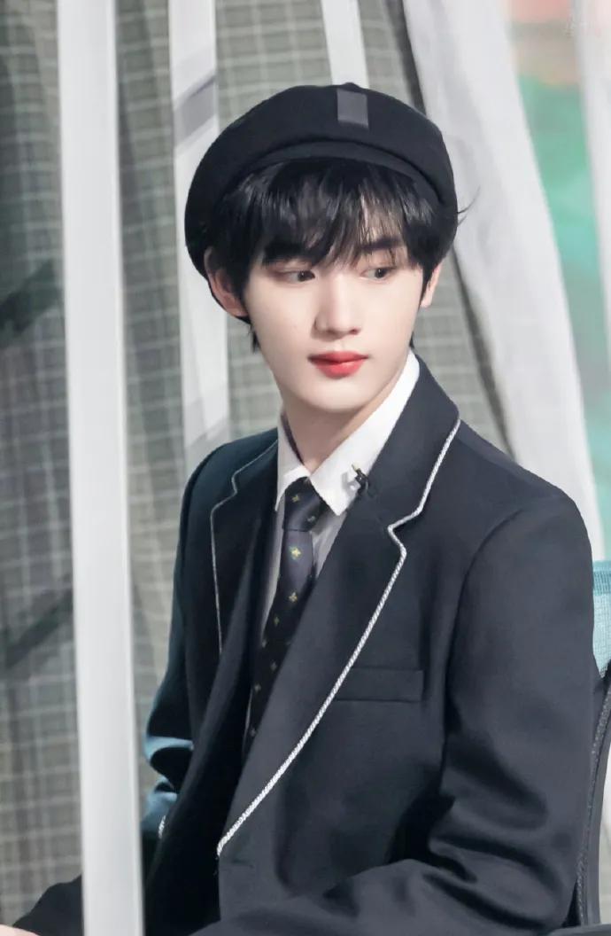 Ding Chengxin of the beautiful TNT - iNEWS