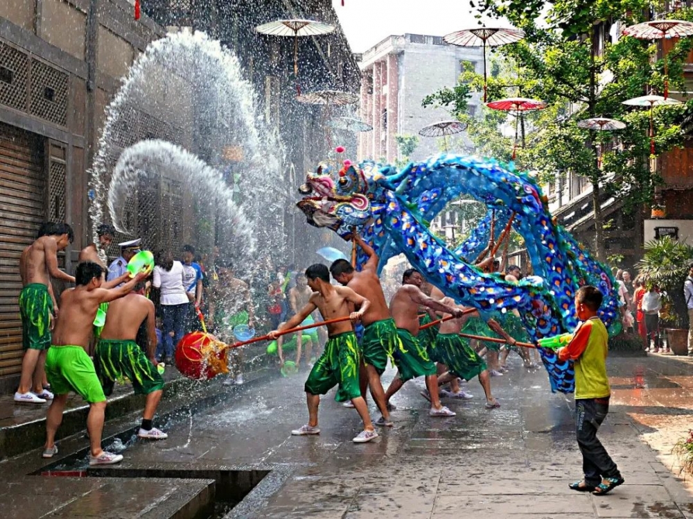 Longxiang Tongliang, Dancing with the Dragon | Meet the stunning dragon ...