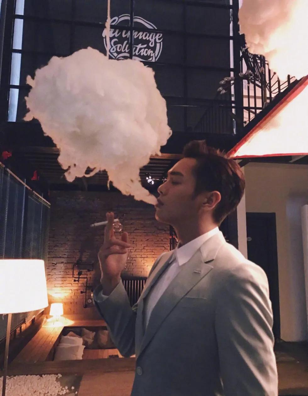 Popular celebrities smoking frequently! The same is a cigarette, why ...