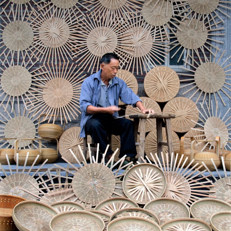 Successful cases of Chinese cultural export!The bamboo weaving craftsman became popular Tik Tok ...