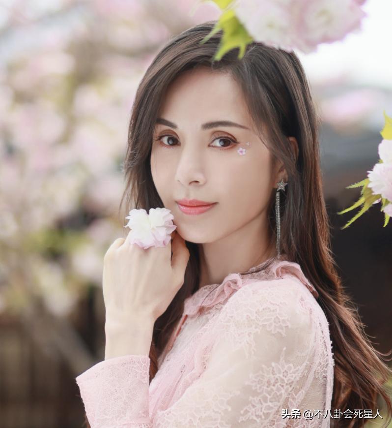 The middle-aged actress is too skinny to look good!Li Ruotong is dry ...