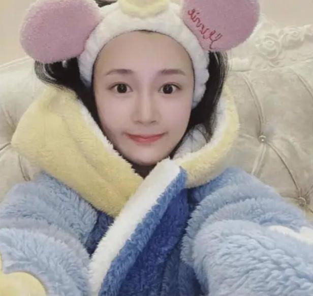 Chen Yulin took a recent photo for the first time two years, and smiled ...