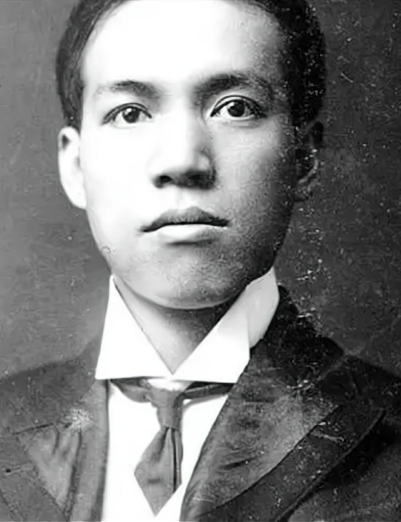 Xu Zhimo, a romantic talent, was born in a family of merchants, but ...