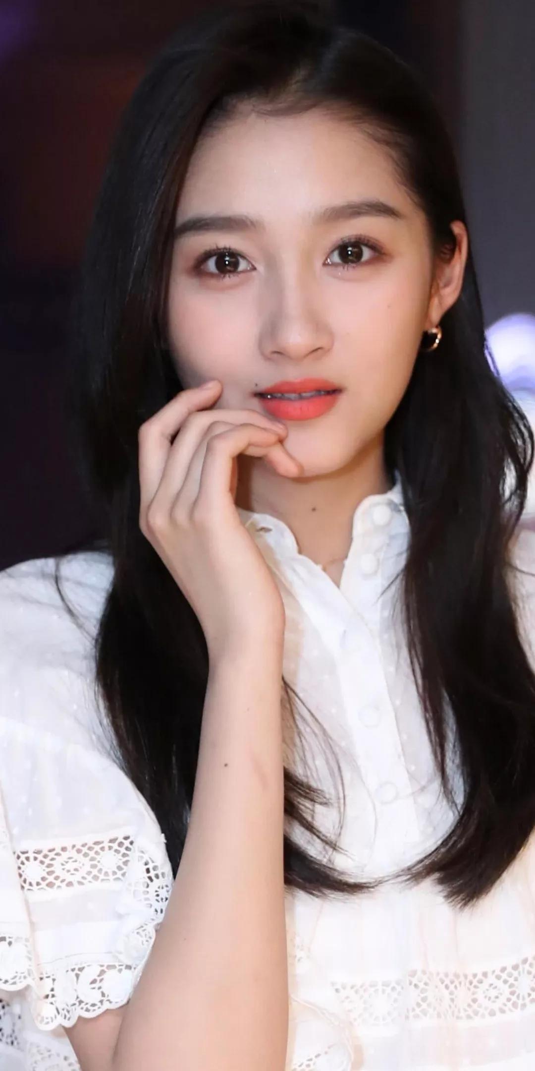I started filming at the age of 4, and became Lu Han's girlfriend in ...