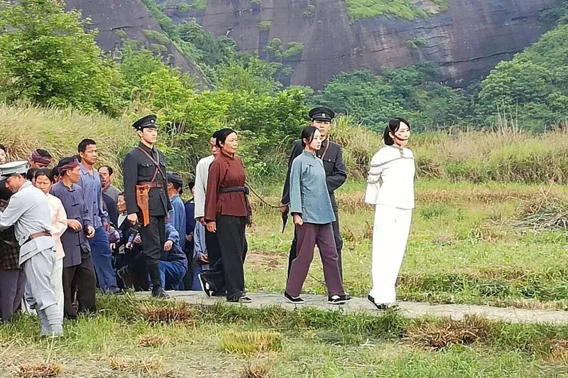 "Xiang Jingyu" Yang Ba premiered, Hu Jing lived up to expectations, female light, high-spirited ...