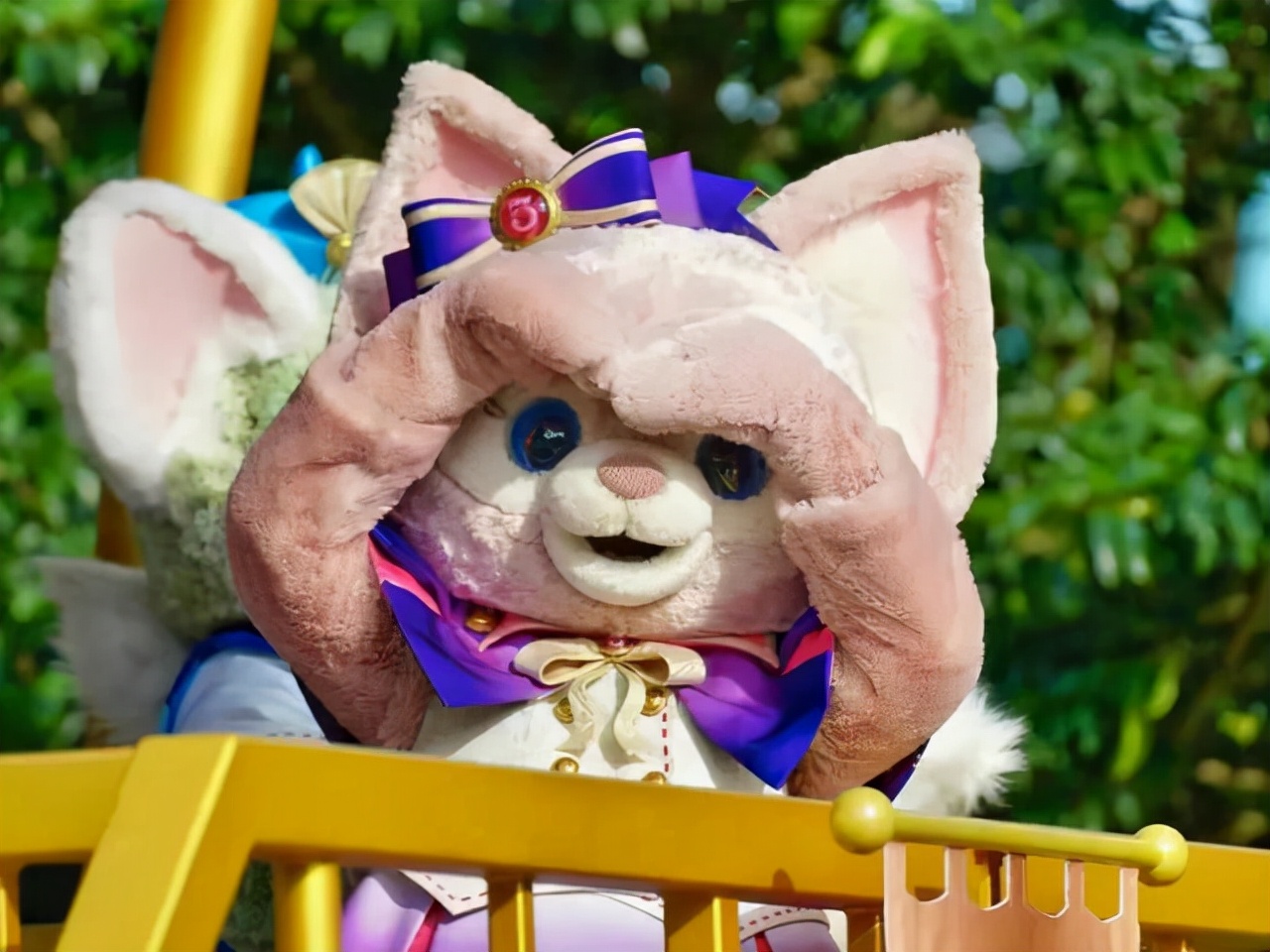 Lina Belle-"Female Star" Out of the Circle - iNEWS