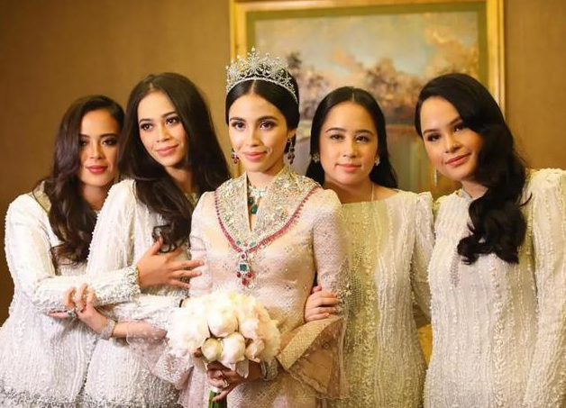 The five princesses of Malaysia have great looks, even the queen is a model, the king is really ...