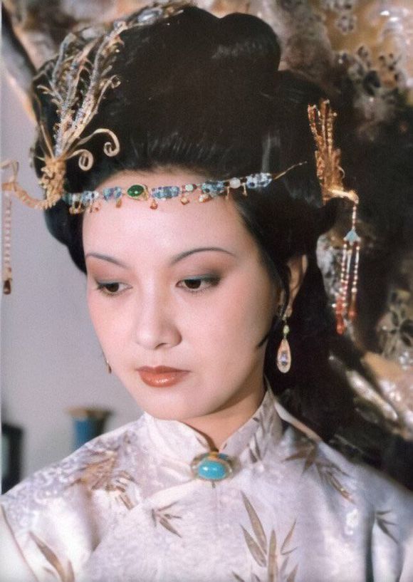 Jia Lian Tongfang's girl is flat, how does Wang Xifeng treat her? - iNEWS